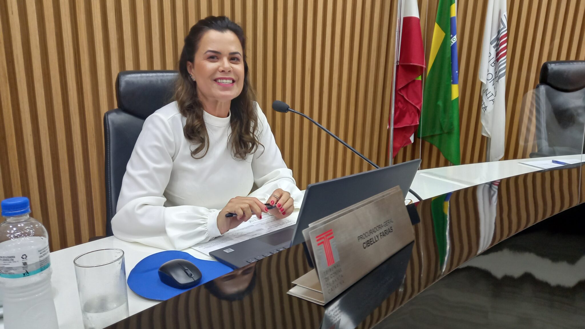 Cibelly Farias participa de sua última sessão do Pleno do TCE/SC como ...